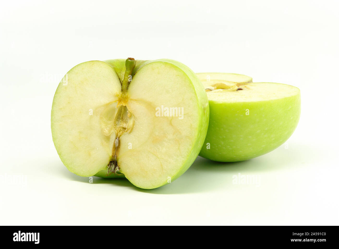 Half of apples hi-res stock photography and images - Alamy