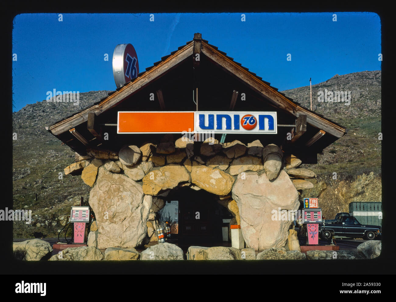 Union 76 gas station hi-res stock photography and images - Alamy