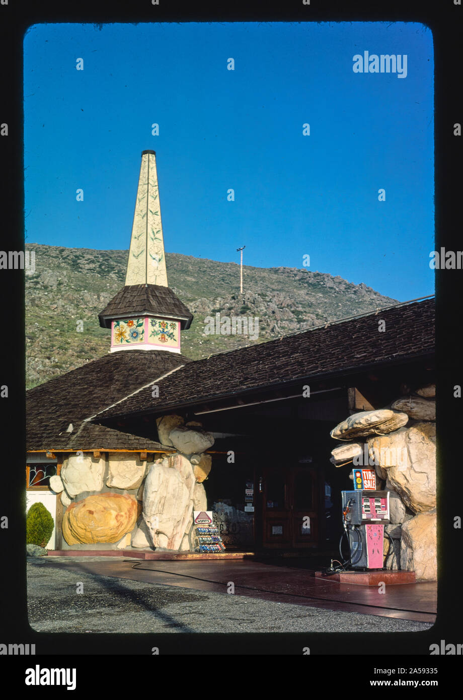 76 gas station hi-res stock photography and images - Alamy