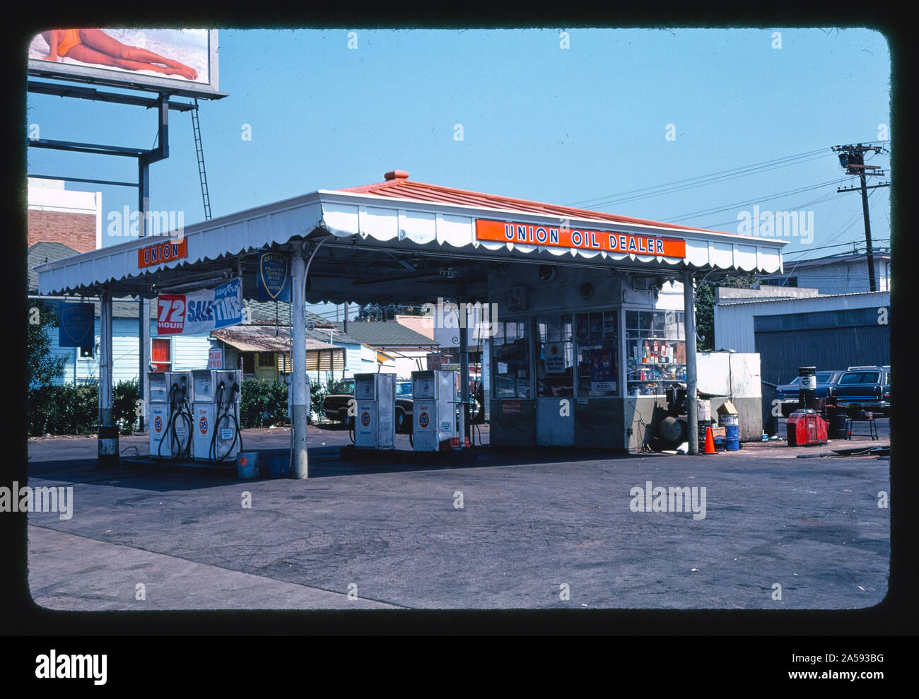 Union Oil Gas, Sawtelle, Los Angeles, California Stock Photo - Alamy