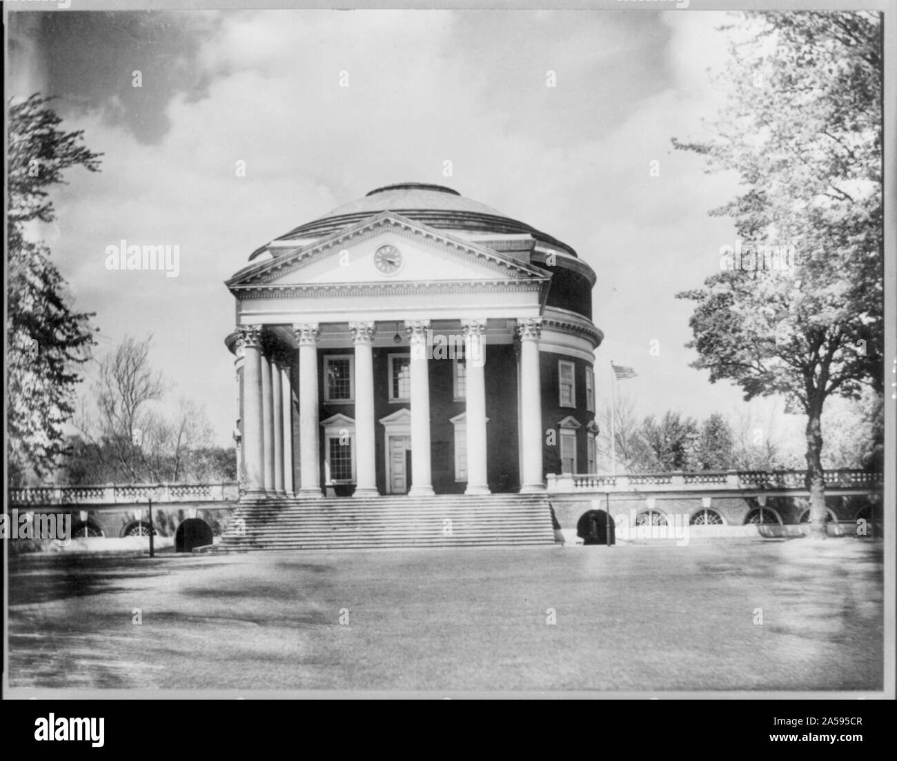 Campus university virginia Black and White Stock Photos & Images - Alamy