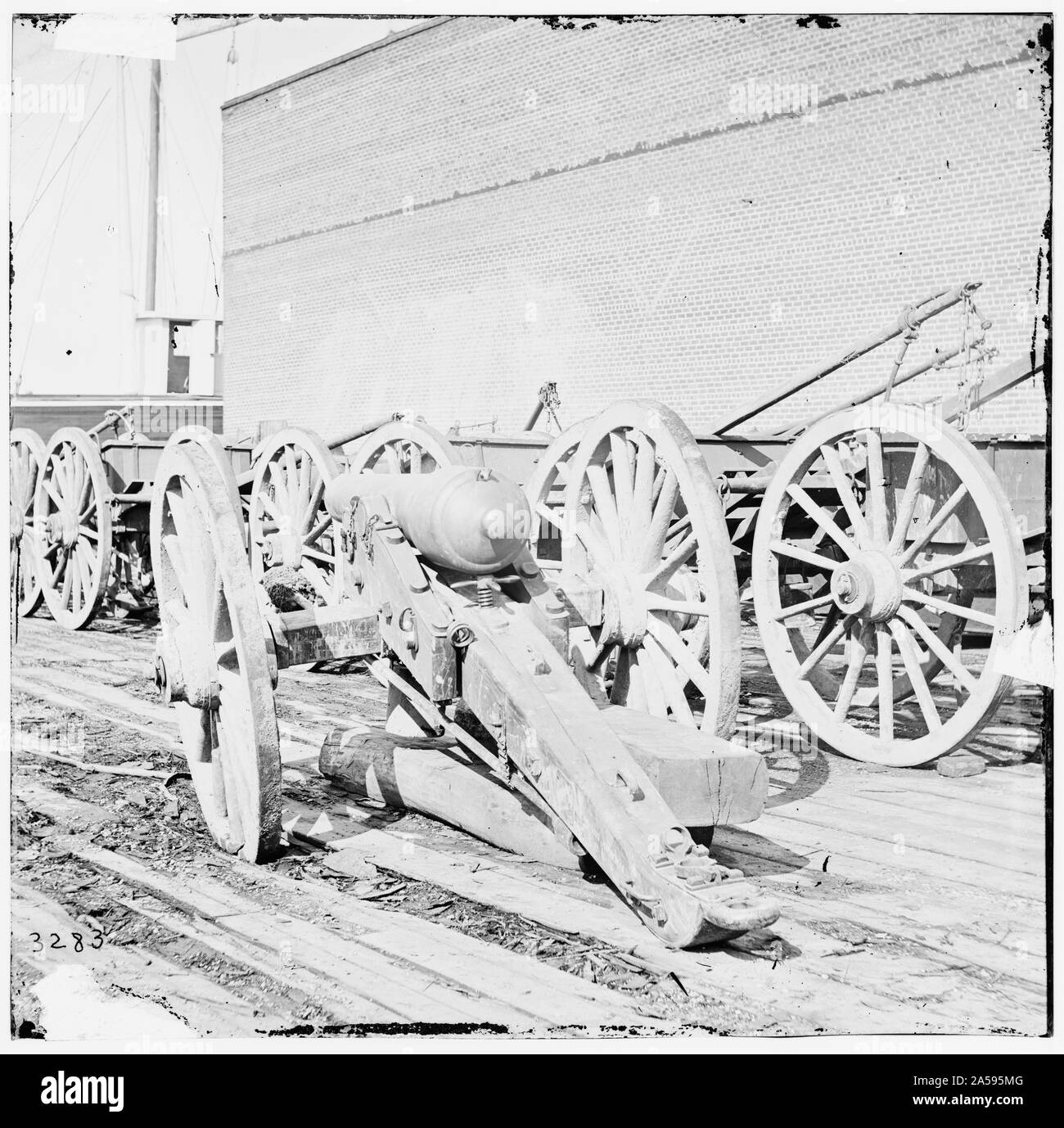 Parrott gun hi-res stock photography and images - Alamy