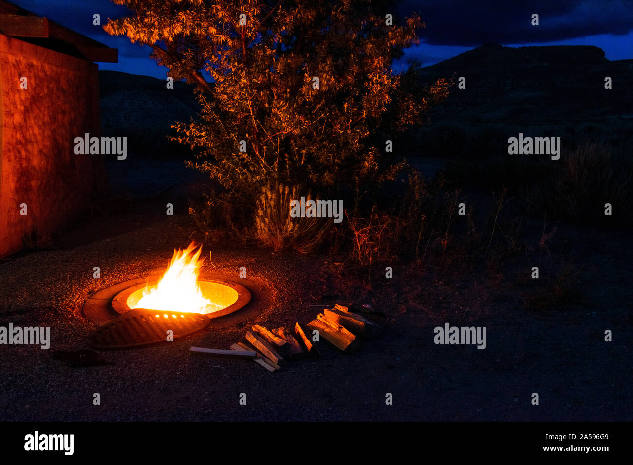 Smouldering campfire hi-res stock photography and images - Alamy