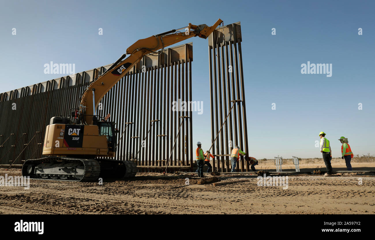 Construction crews erect new border wall along the U.S.–Mexico border ...