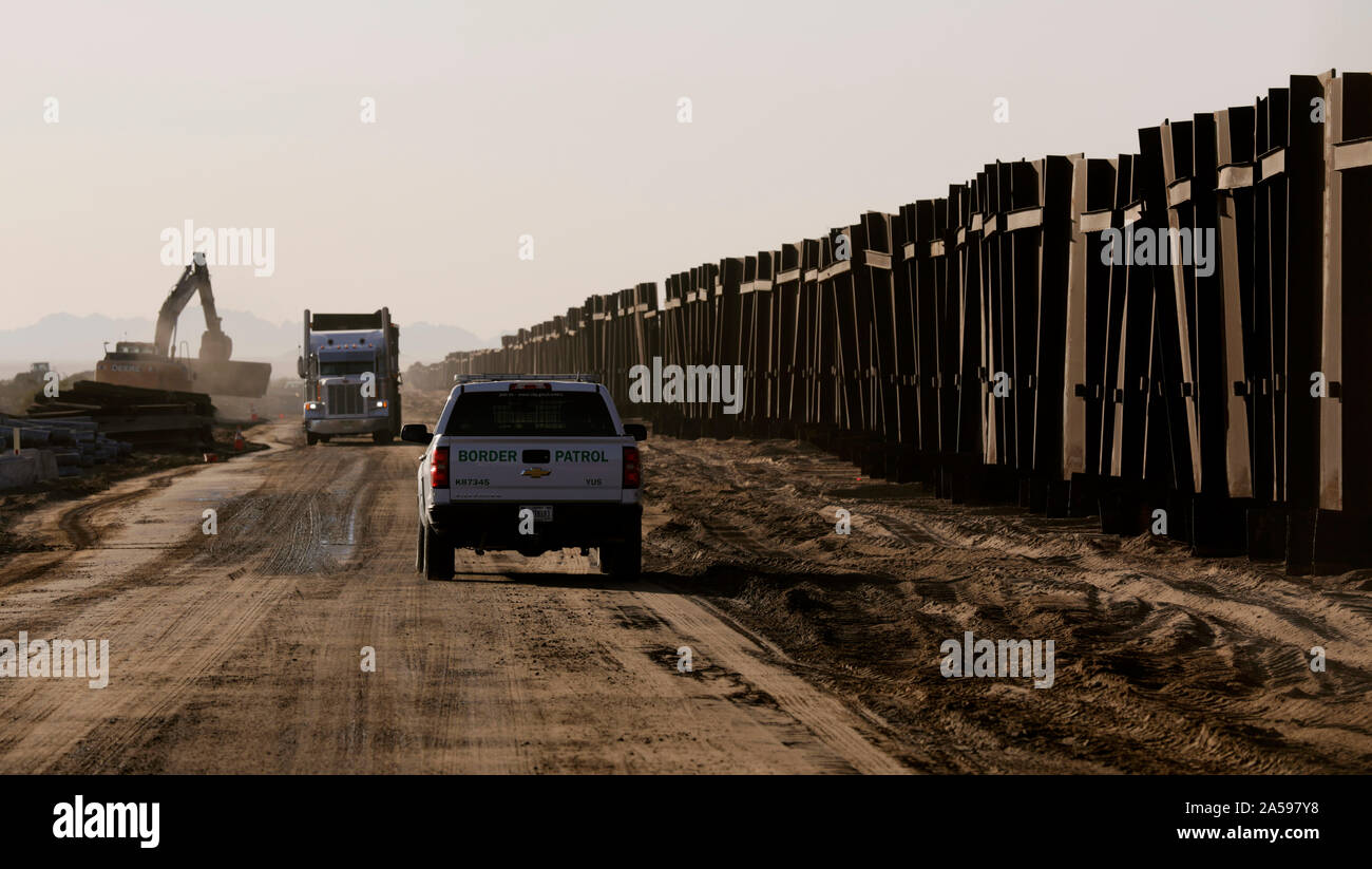 Borderr wall construction hi-res stock photography and images - Alamy