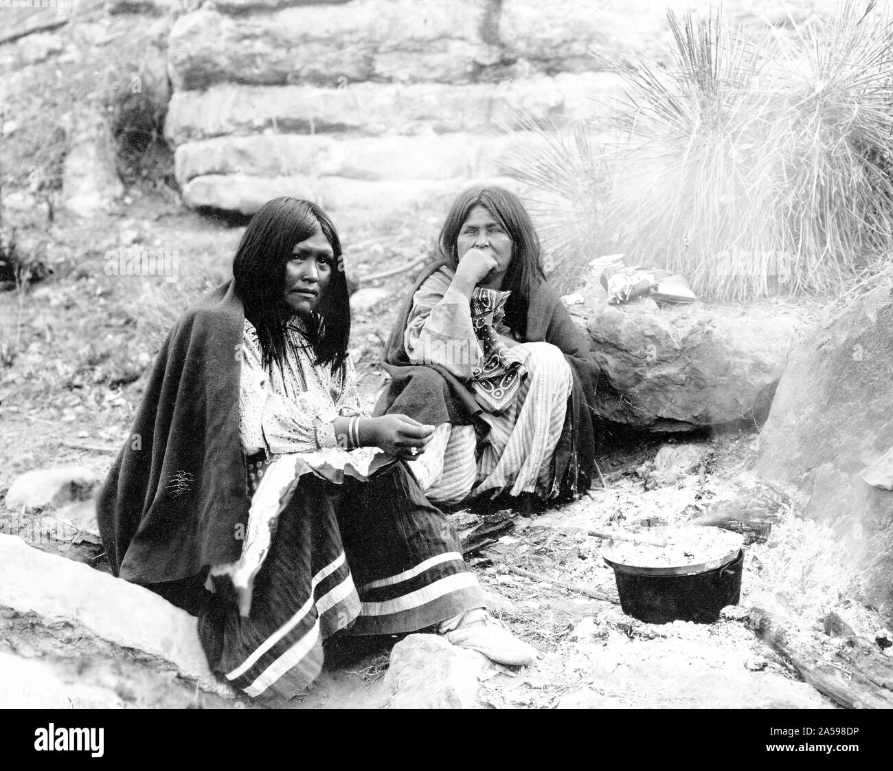 Native american cooking Black and White Stock Photos & Images - Alamy