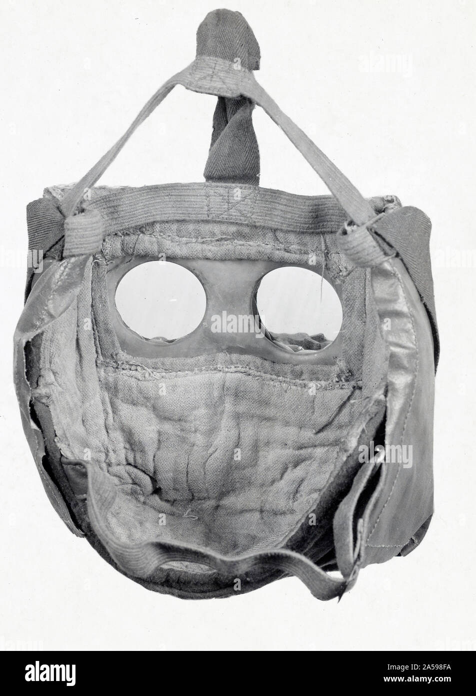 French gas mask hi-res stock photography and images - Alamy