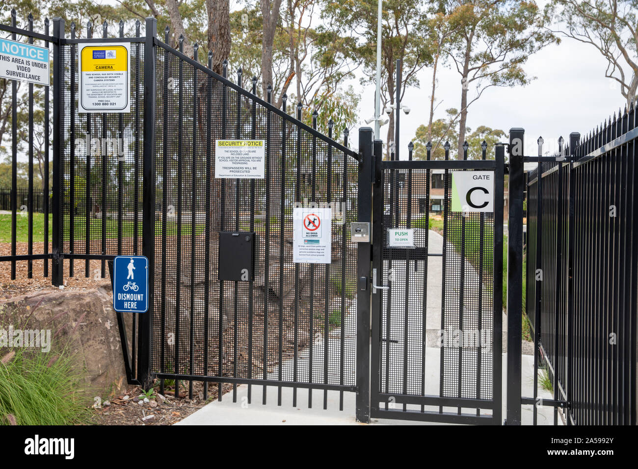 School security, secure gates at an Australian primary school in ...