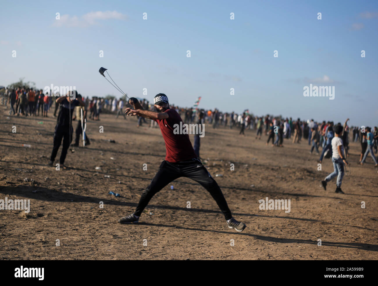 Slingshot gaza hi-res stock photography and images - Alamy