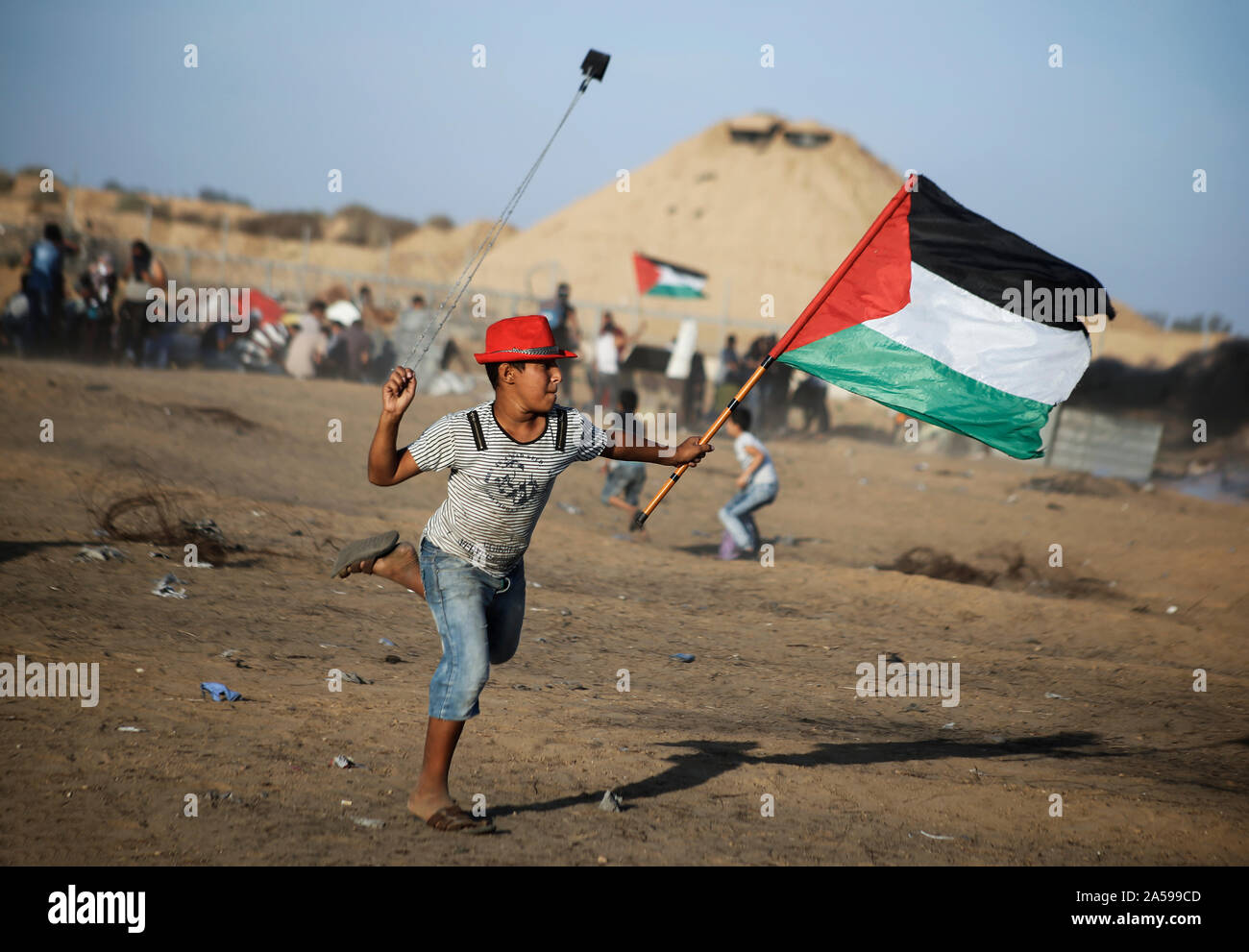 Slingshot gaza hi-res stock photography and images - Alamy