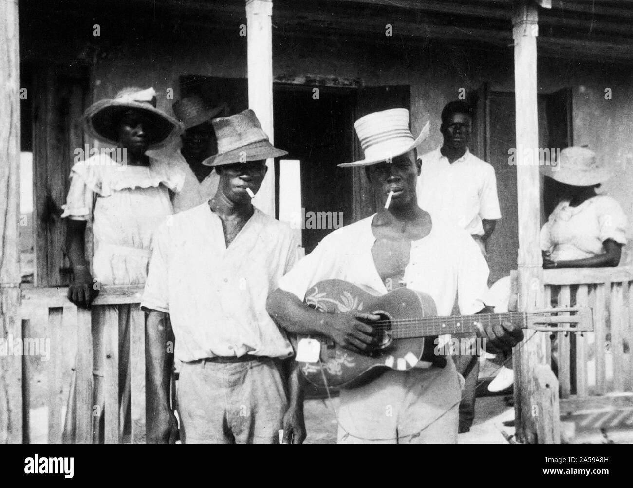 John canoe playing guitar hi-res stock photography and images - Alamy