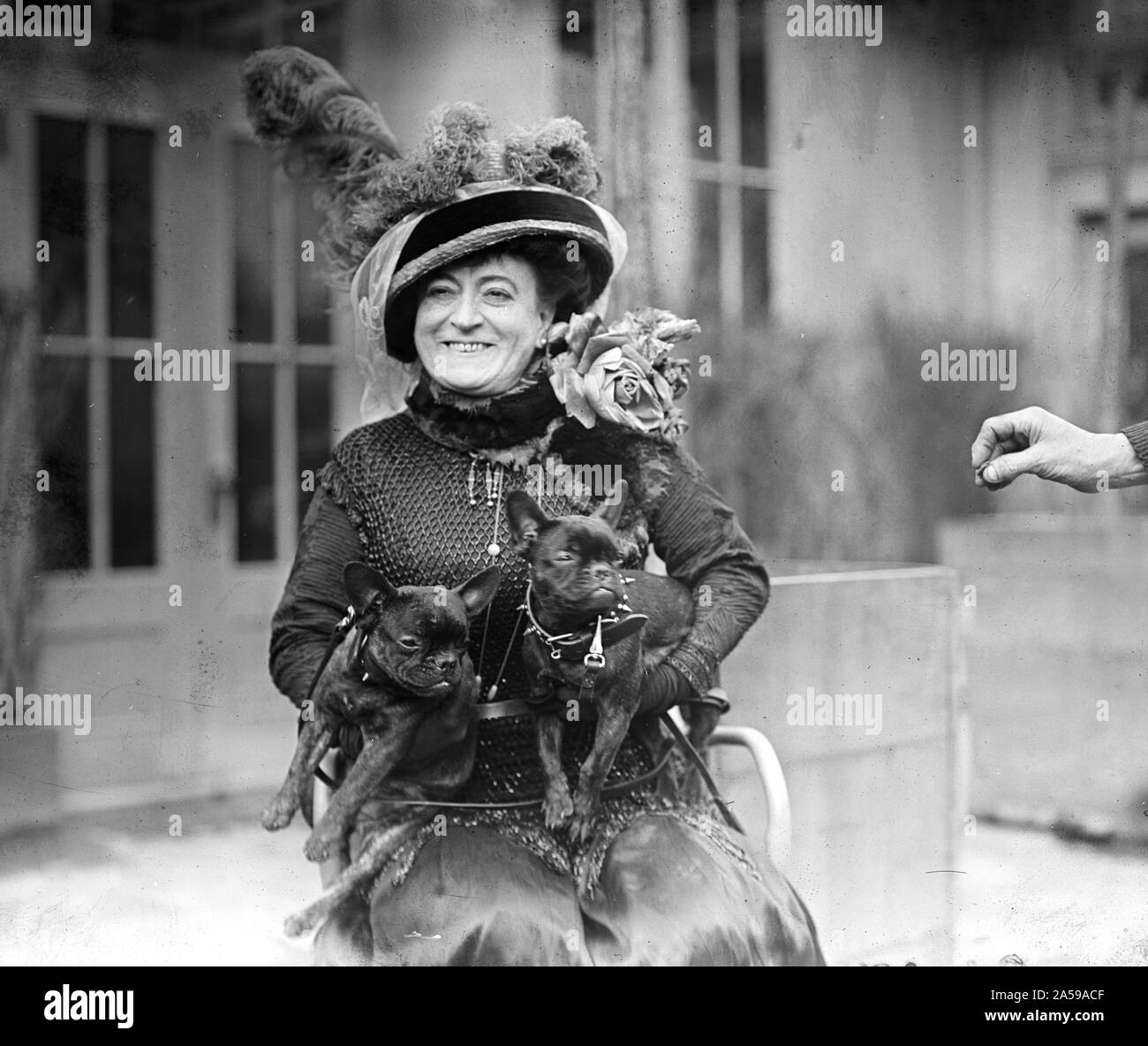 Verona Jarbeau with "la belle Cora" and "Aimee Stock Photo - Alamy