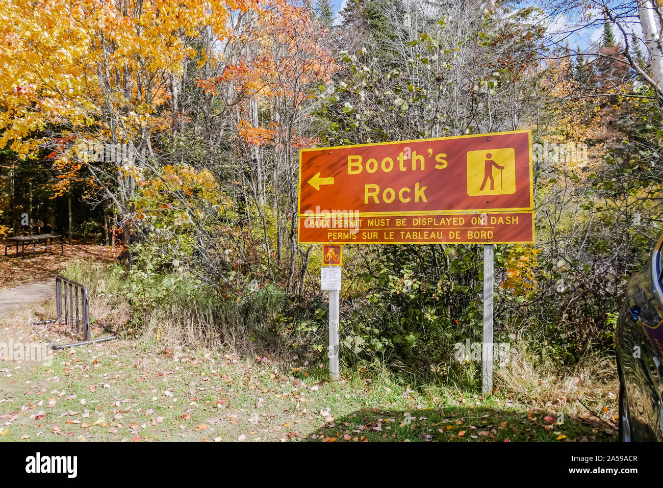 entrance to booth's rock hiking trail in the fall season Stock Photo ...