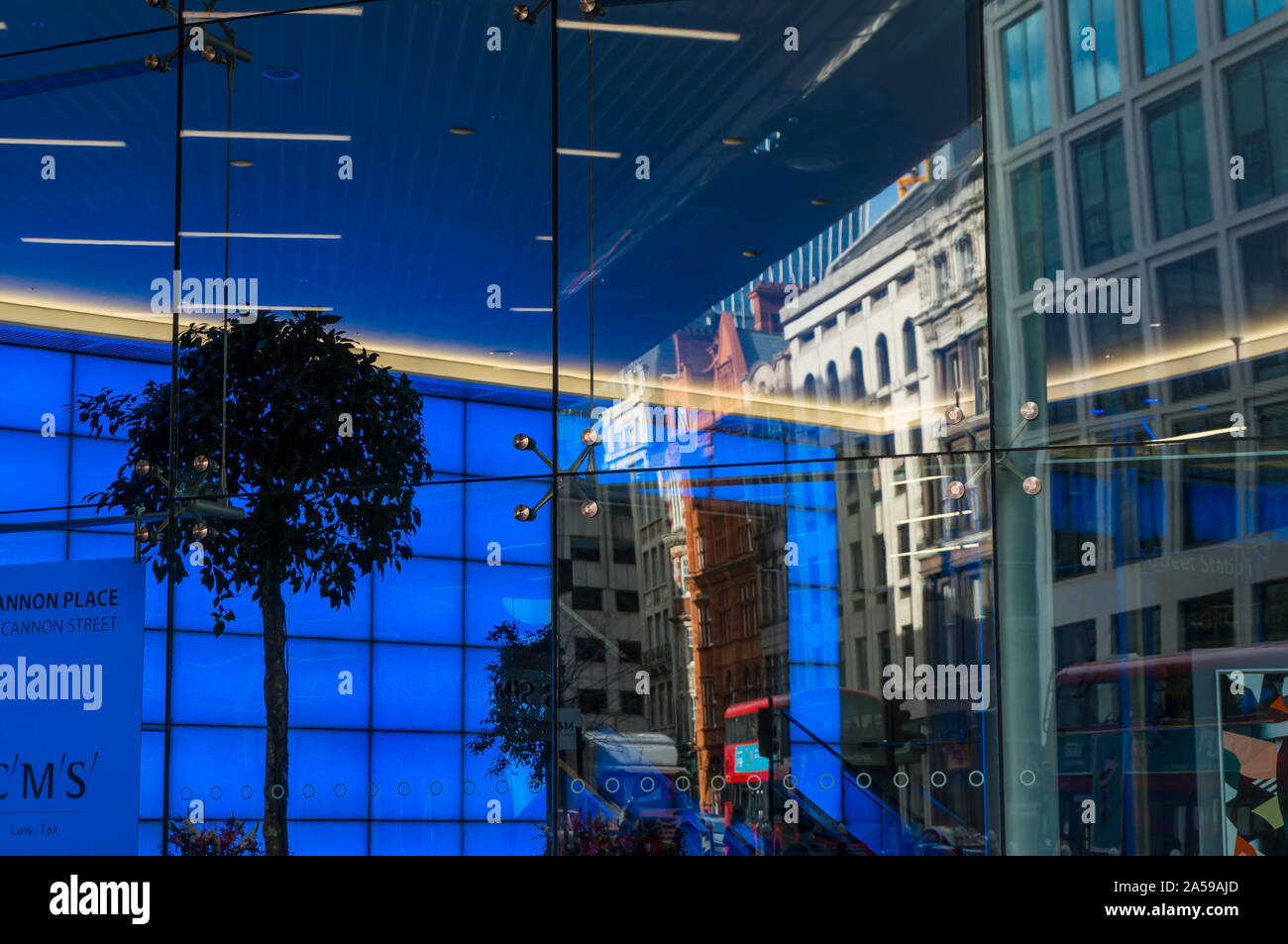 Spectacular Space in Iconic Office Buildings in London. London modern ...