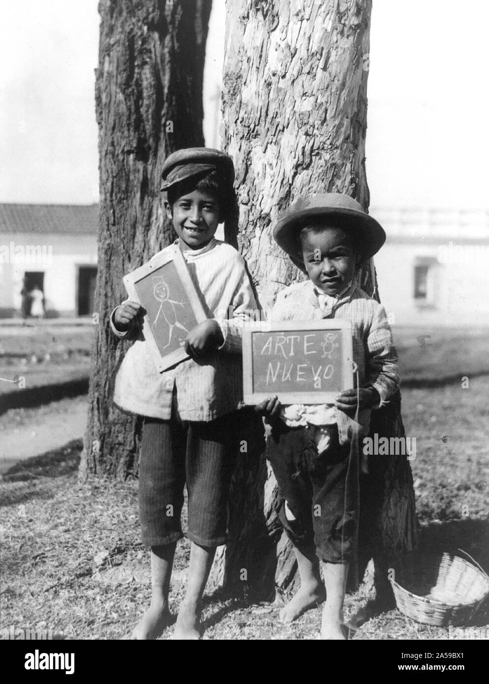 Early 1900s children drawing hi-res stock photography and images - Alamy