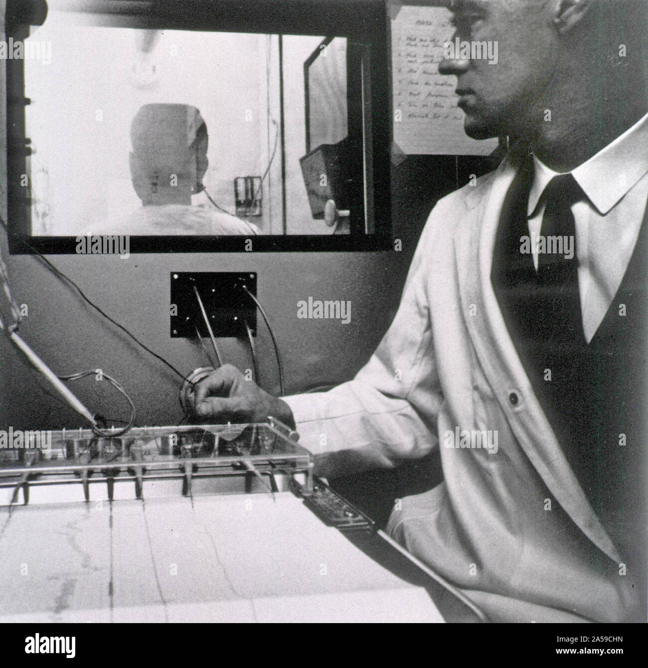 1960s brain mapping hi-res stock photography and images - Alamy