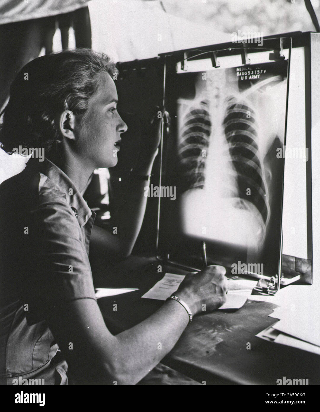 Medical examination 1950s hi-res stock photography and images - Alamy