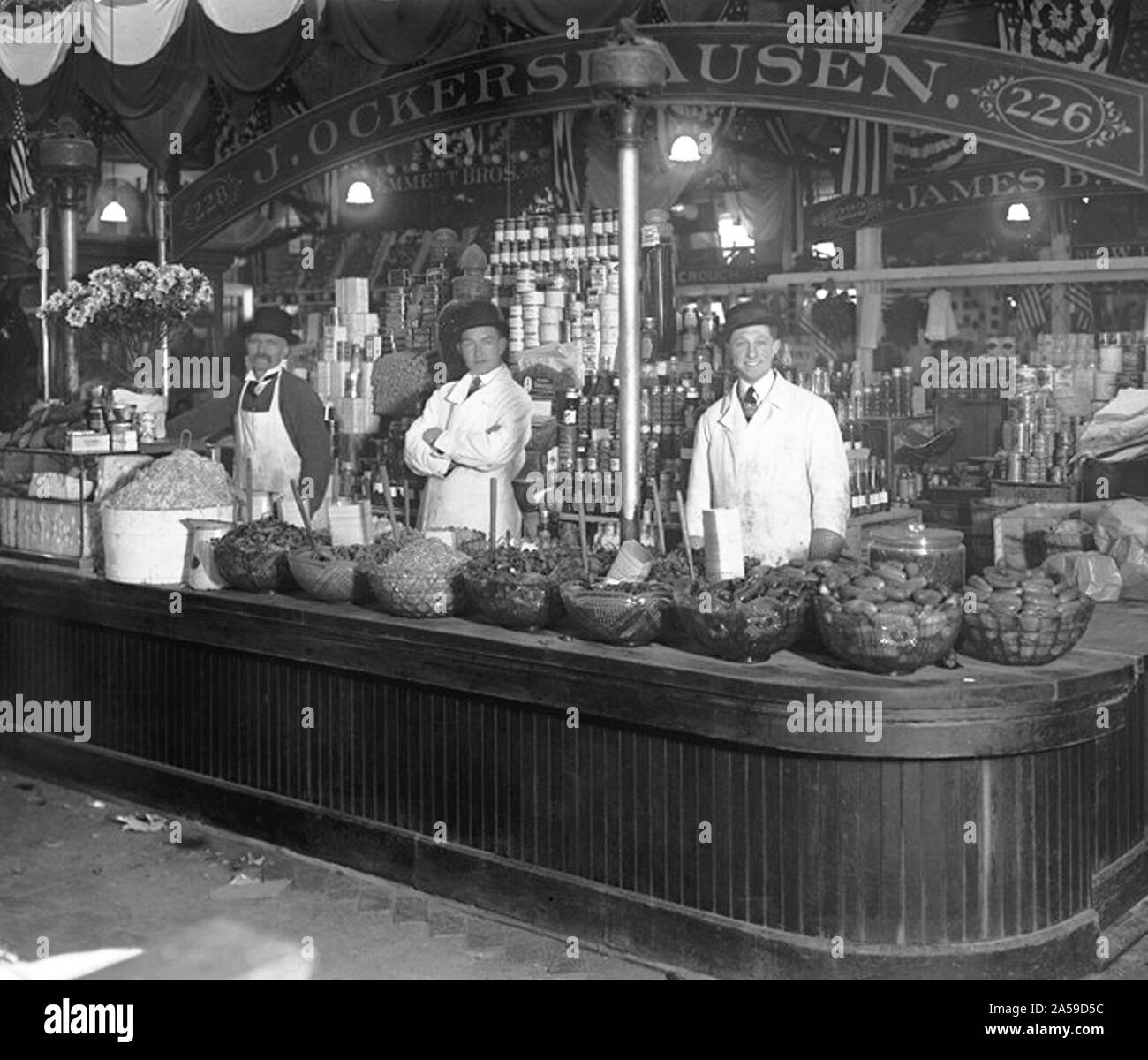 Early 1900s food market hi-res stock photography and images - Alamy