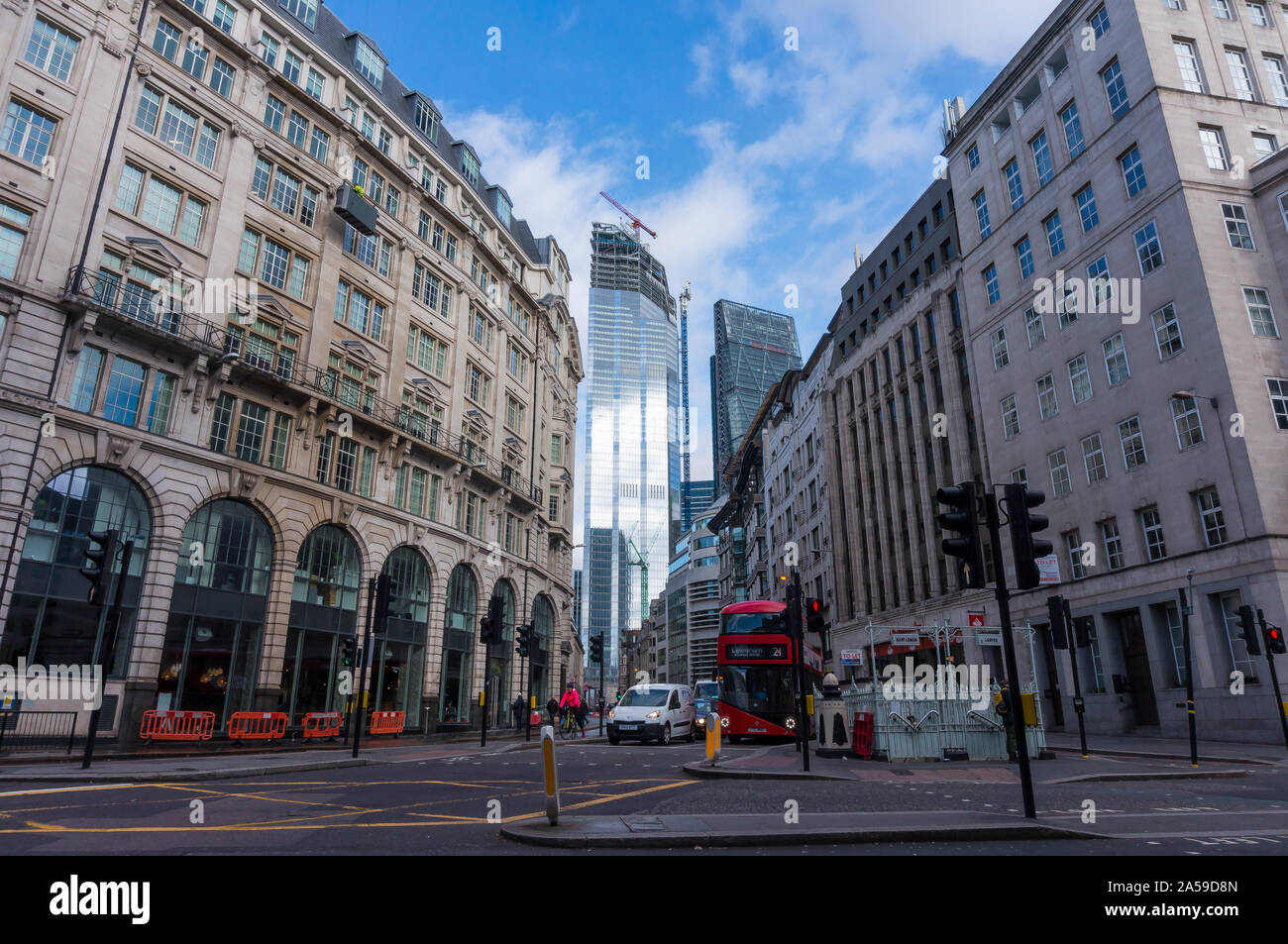 Spectacular Space in Iconic Office Buildings in London. London modern ...