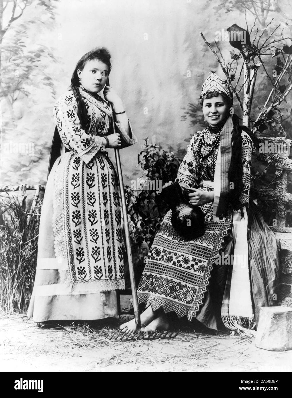 Peasant Ukrainian women or Little Russian women in native dress 1900 ...