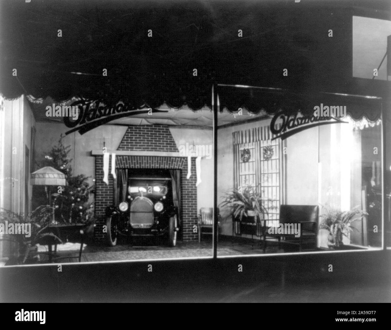 1920s car dealer hi-res stock photography and images - Alamy