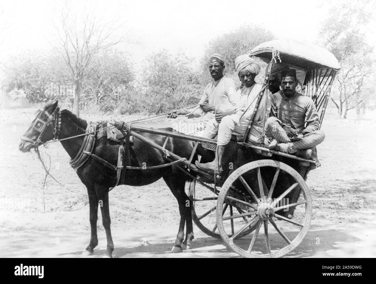 Early 1900s horse drawn cart hi-res stock photography and images - Alamy