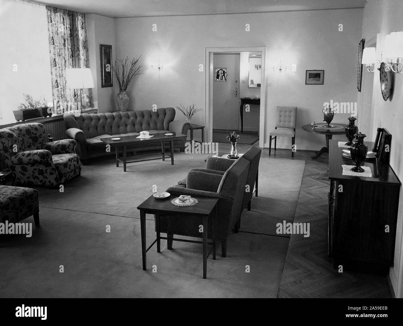 1950s office building hi-res stock photography and images - Alamy