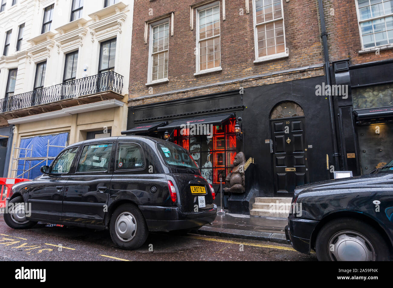 The Iconic London Cab, a symbol of britain metropole Stock Photo - Alamy