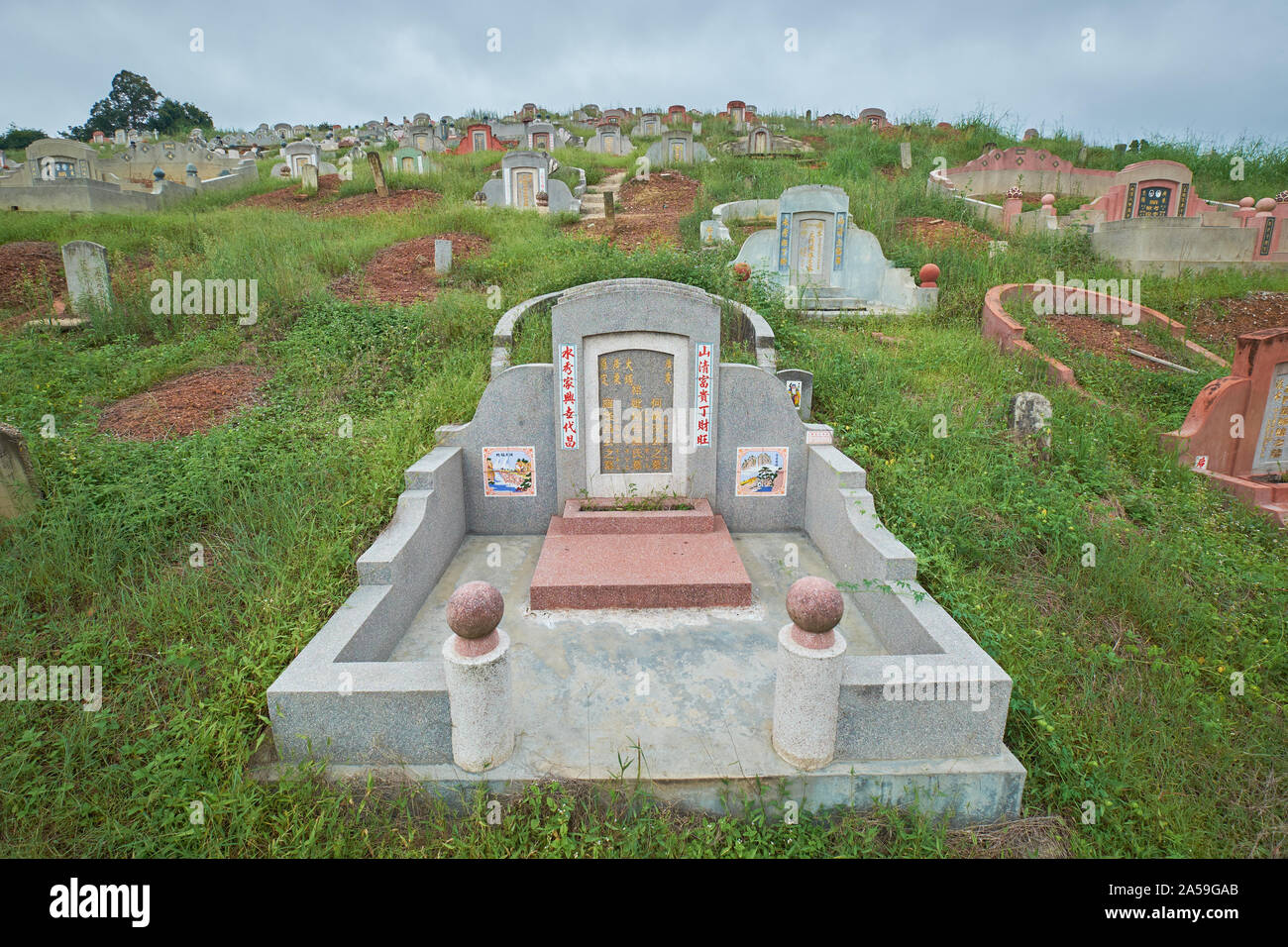 Chinese family grave hi-res stock photography and images - Alamy