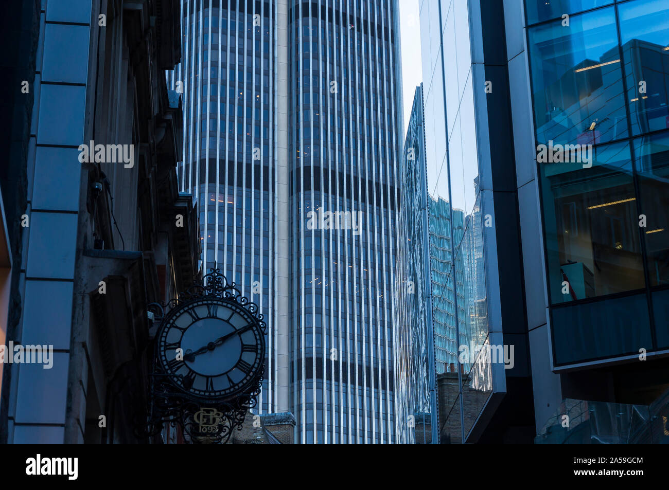 Spectacular Space in Iconic Office Buildings in London. London modern ...