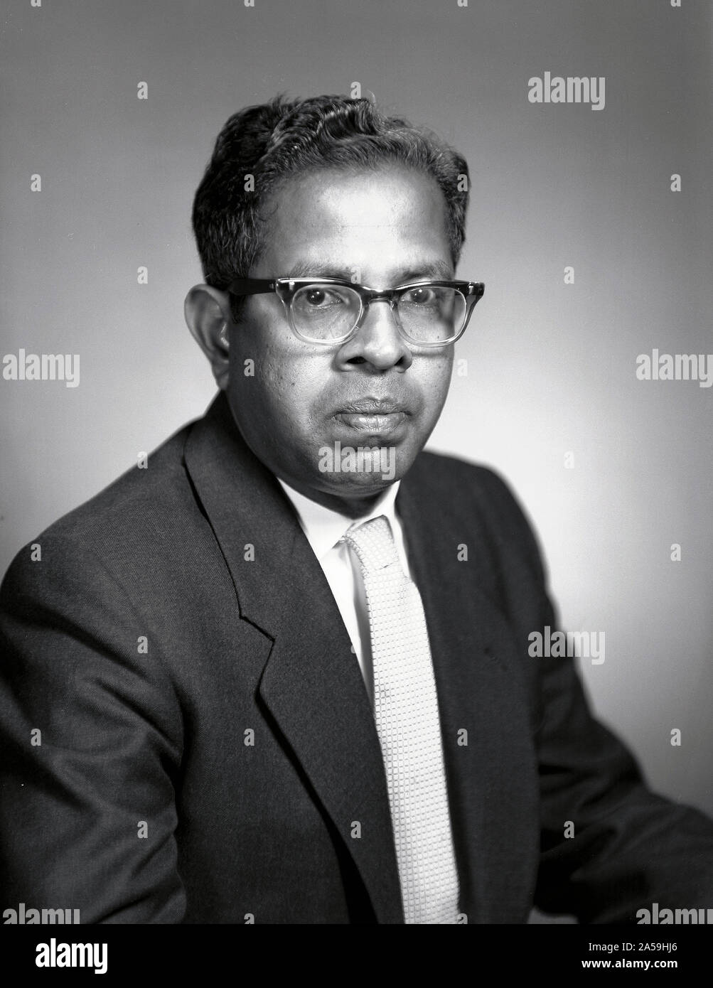 Portrait: Dr Cyril Ponnamperuma ca. 1964 Stock Photo - Alamy