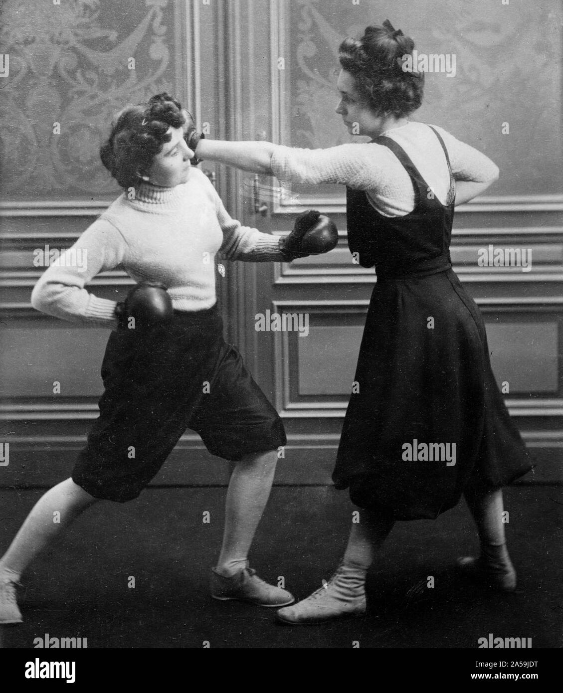 Historical female boxing hi-res stock photography and images - Alamy