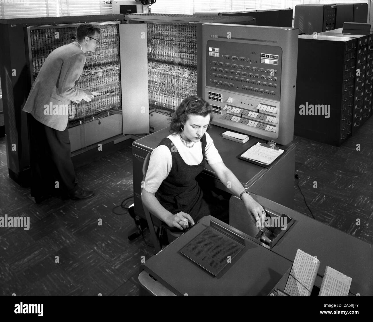 1950s data processing hi-res stock photography and images - Alamy