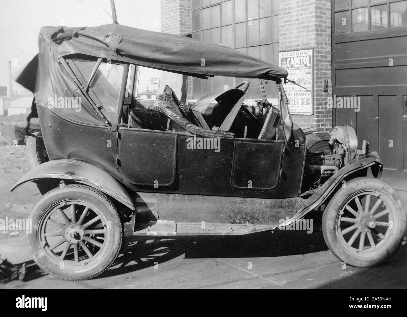 1920s automobile accident hi-res stock photography and images - Alamy