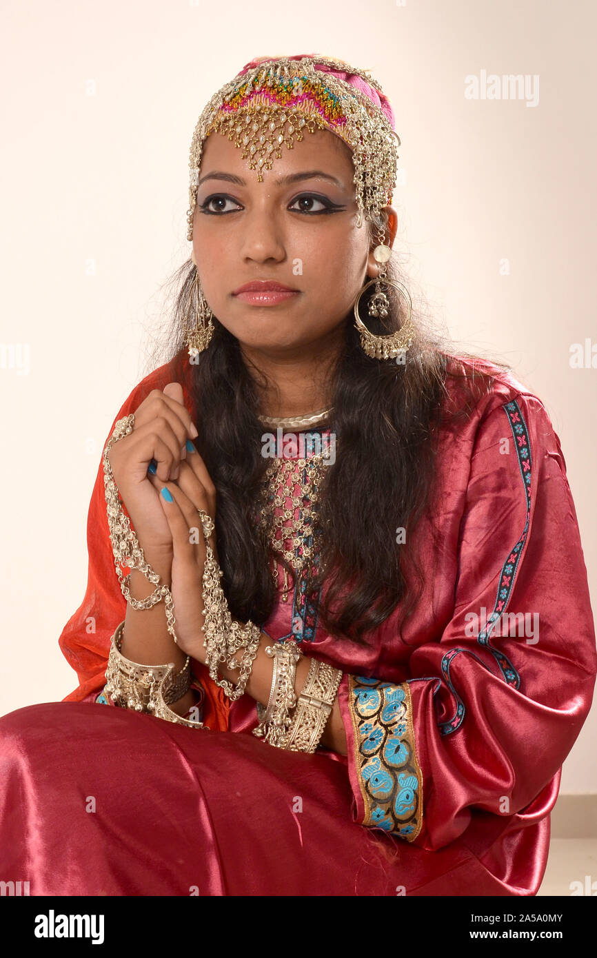 Model with Kashmir's traditional dress and ornaments Stock Photo - Alamy