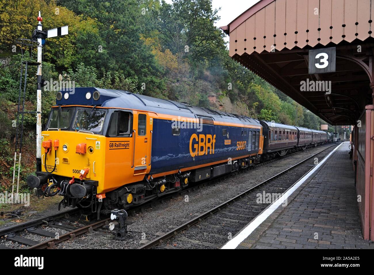 Class 50 diesel locomotive 50007 in the sidings at Bewdley Station ...