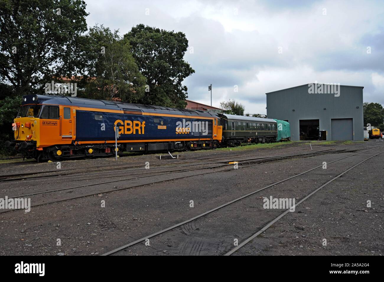 Class 50 diesel locomotive 50007 in the sidings at Kidderminster diesel ...