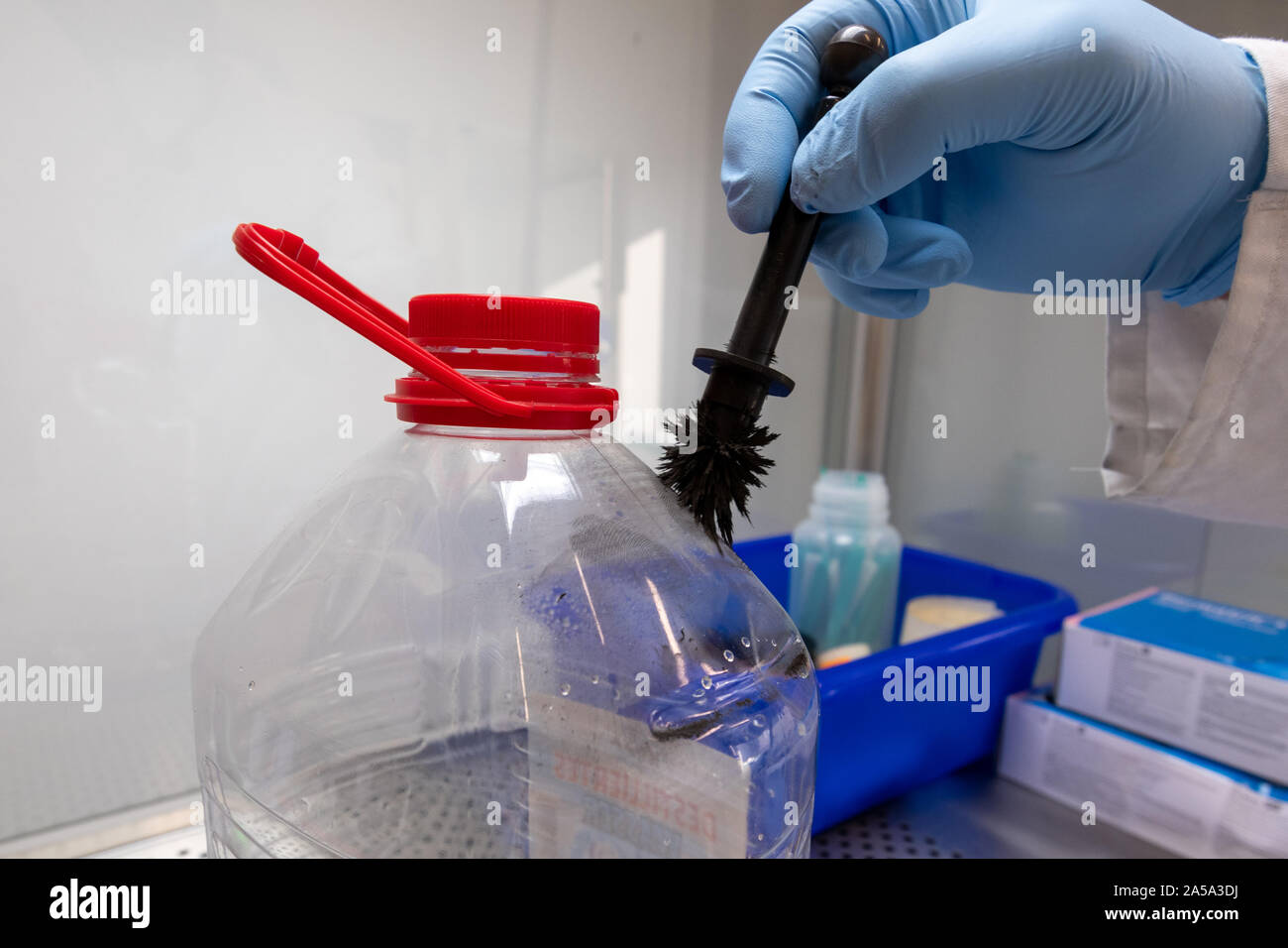 Police forensic laboratory hi-res stock photography and images - Alamy