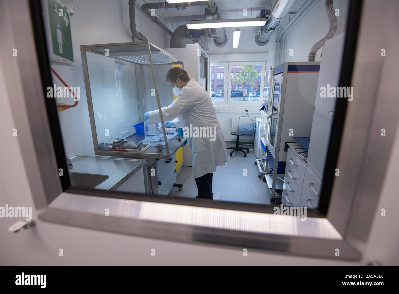 Amberg, Germany. 15th Oct, 2019. A police officer is standing in a ...