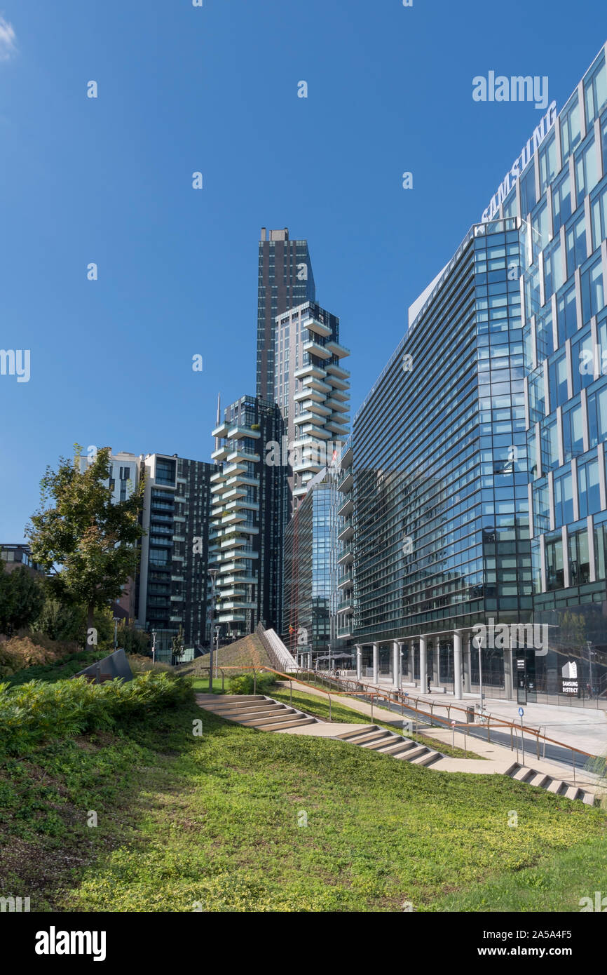 Urban view at modern buildings at Milan office park, Porta Nuova ...