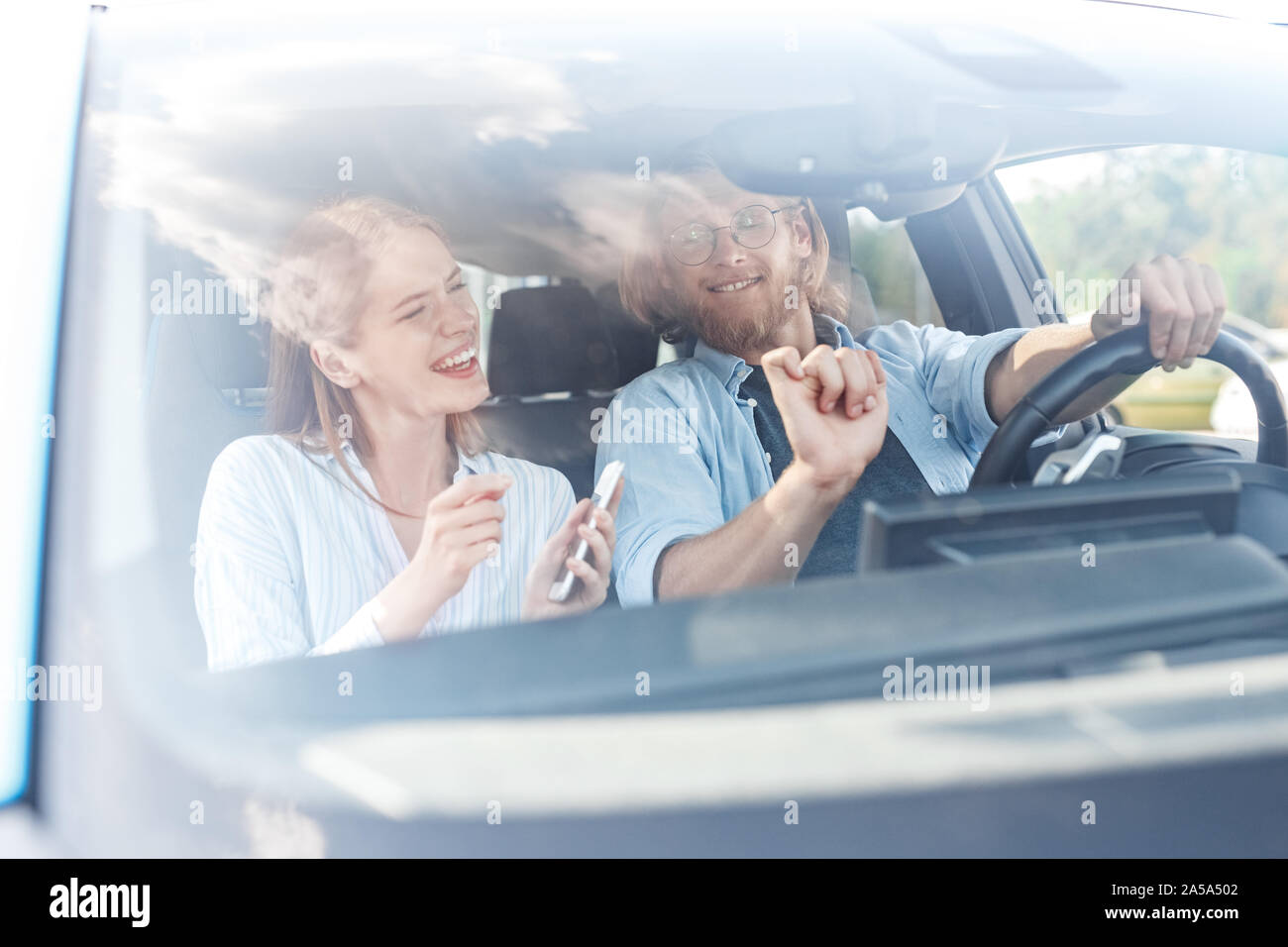 Sing in the car hi-res stock photography and images - Alamy