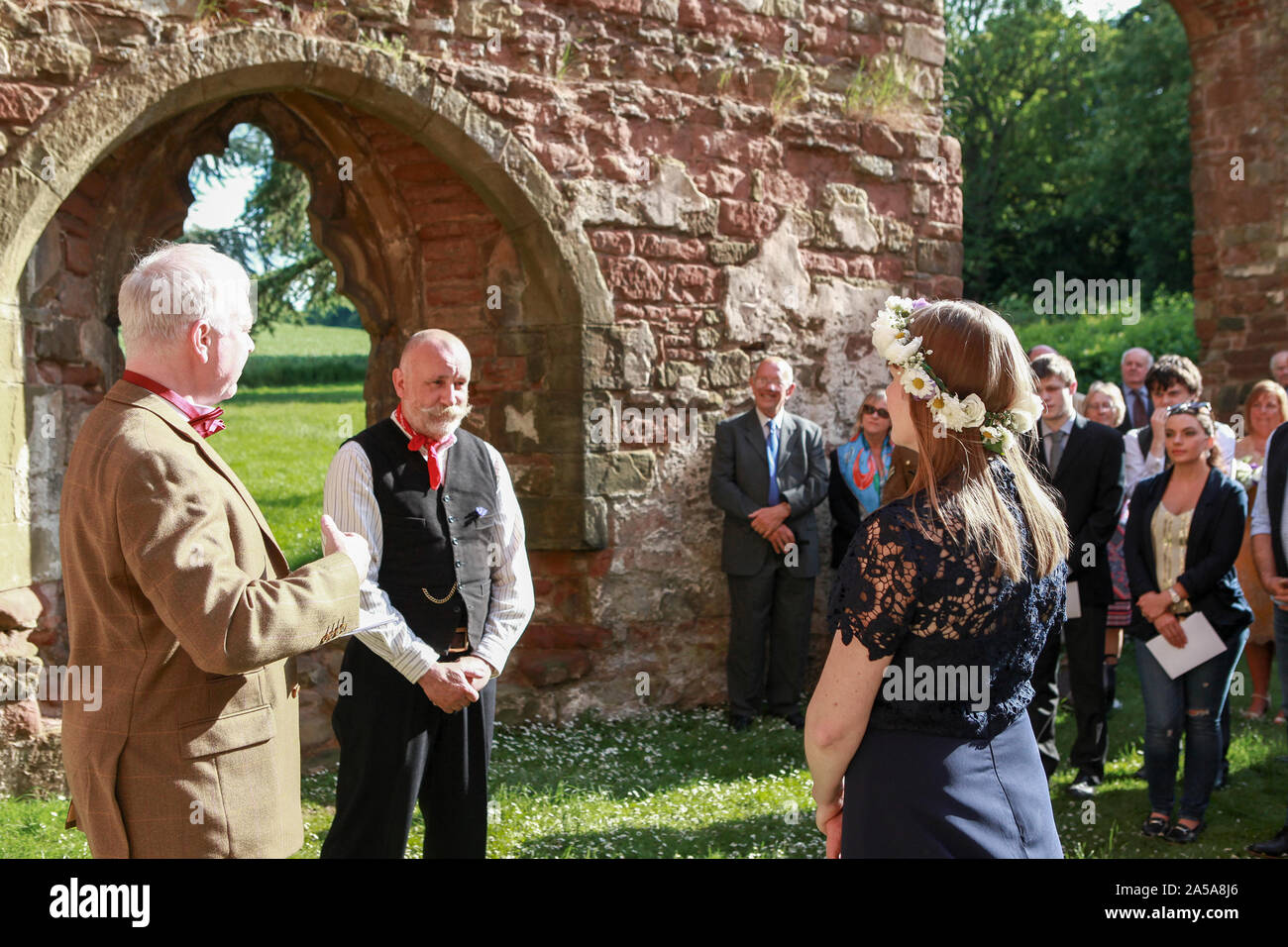 Medieval handfasting ceremony hi-res stock photography and images - Alamy
