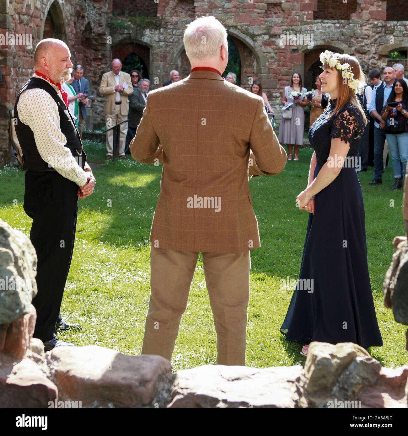 Handfasting marriage hi-res stock photography and images - Alamy