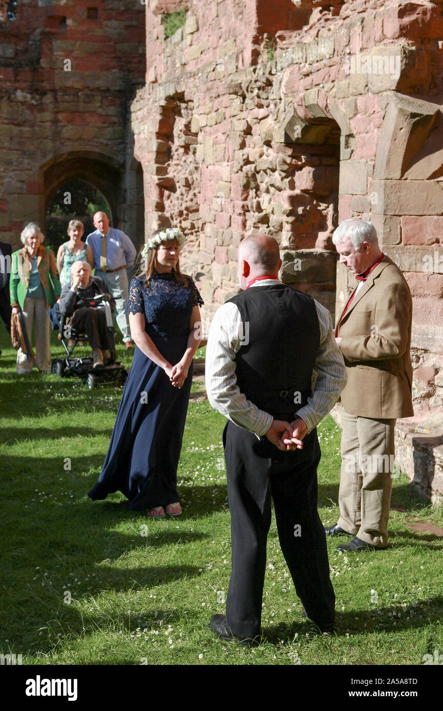 Medieval handfasting ceremony hi-res stock photography and images - Alamy