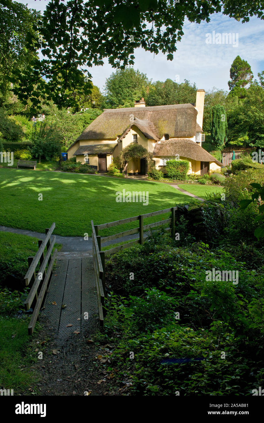 Thatched cottage in the picturesque village of Selworthy. Exmoor ...