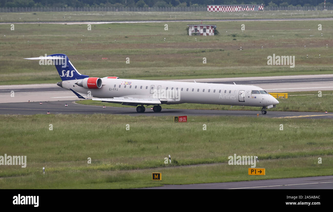 Canadair crj 900lr hi-res stock photography and images - Alamy