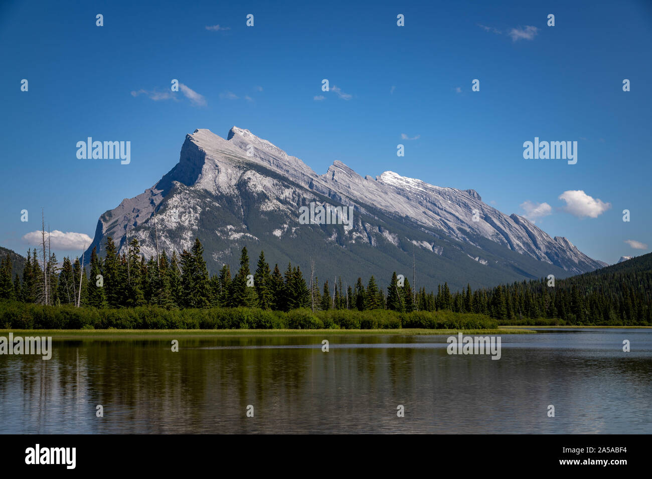 Vermilion lakes hi-res stock photography and images - Alamy