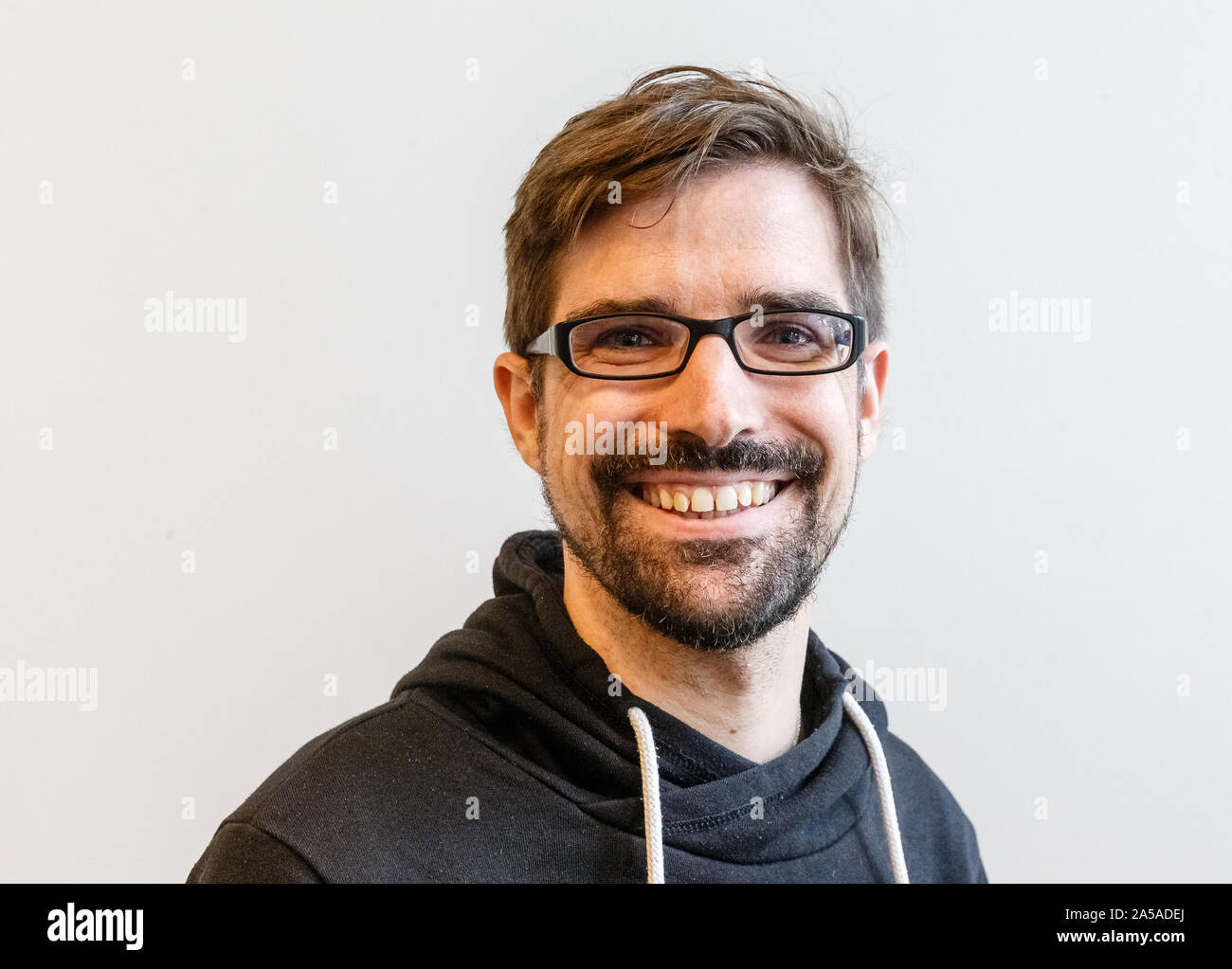 Hamburg, Germany. 19th Oct, 2019. David Christopher Stoop (The Left) is ...
