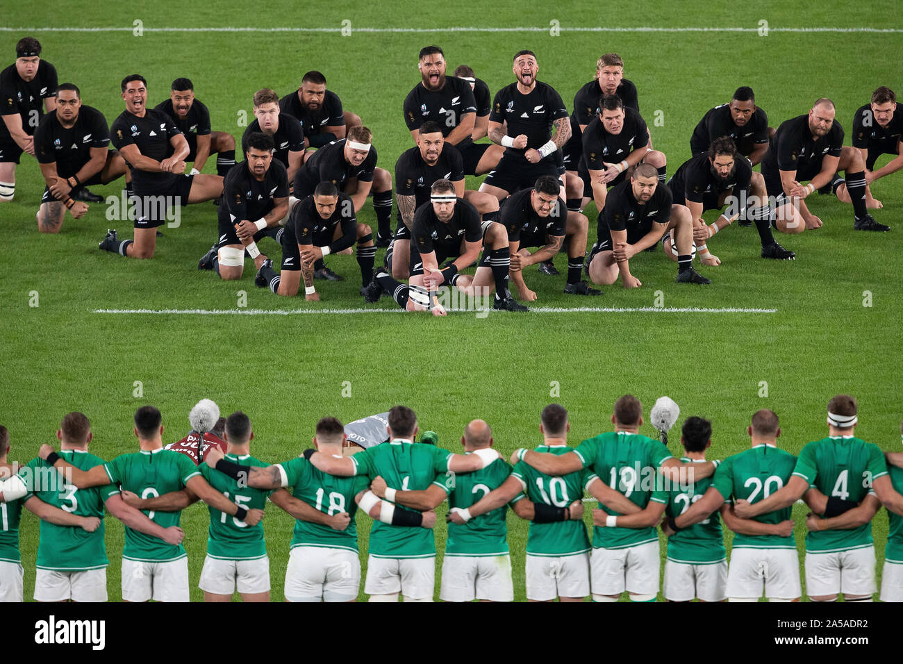 New zealand doing haka hi-res stock photography and images - Alamy