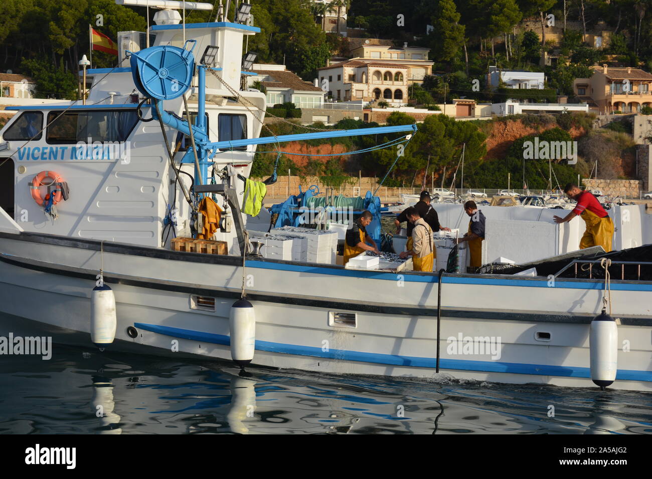 Fishermen trawler catch hi-res stock photography and images - Alamy